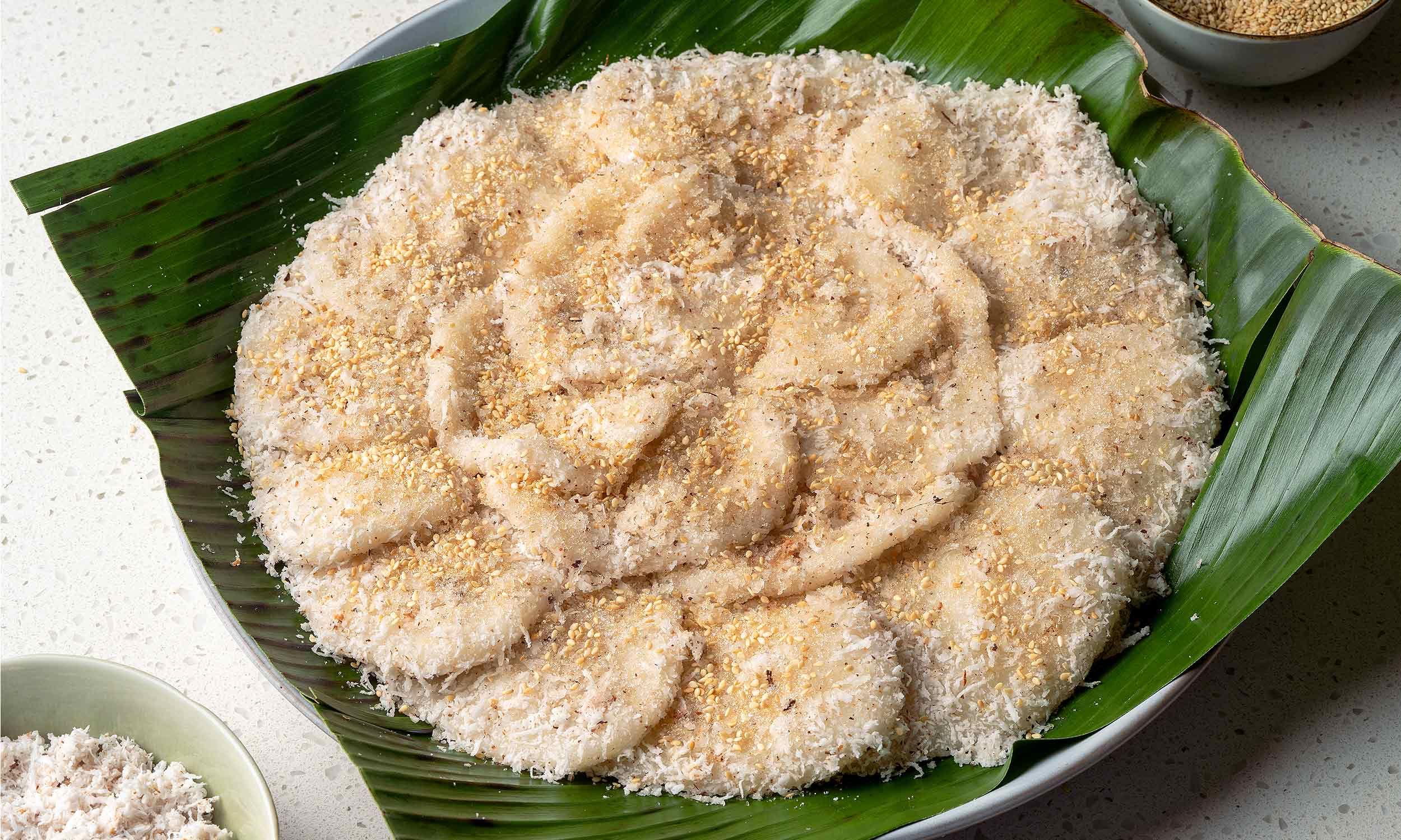 Palitaw (Filipino Flat Sticky Rice Cake) with Coconut Recipe | Pepper.ph