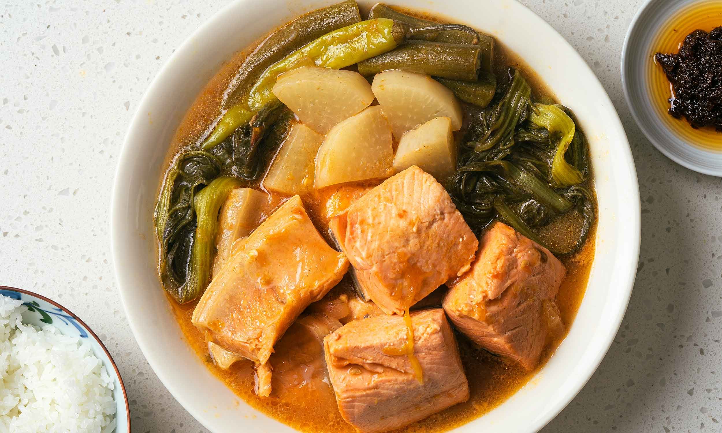 Sinigang na Salmon (Filipino Sour Soup with Salmon) Recipe | Pepper.ph
