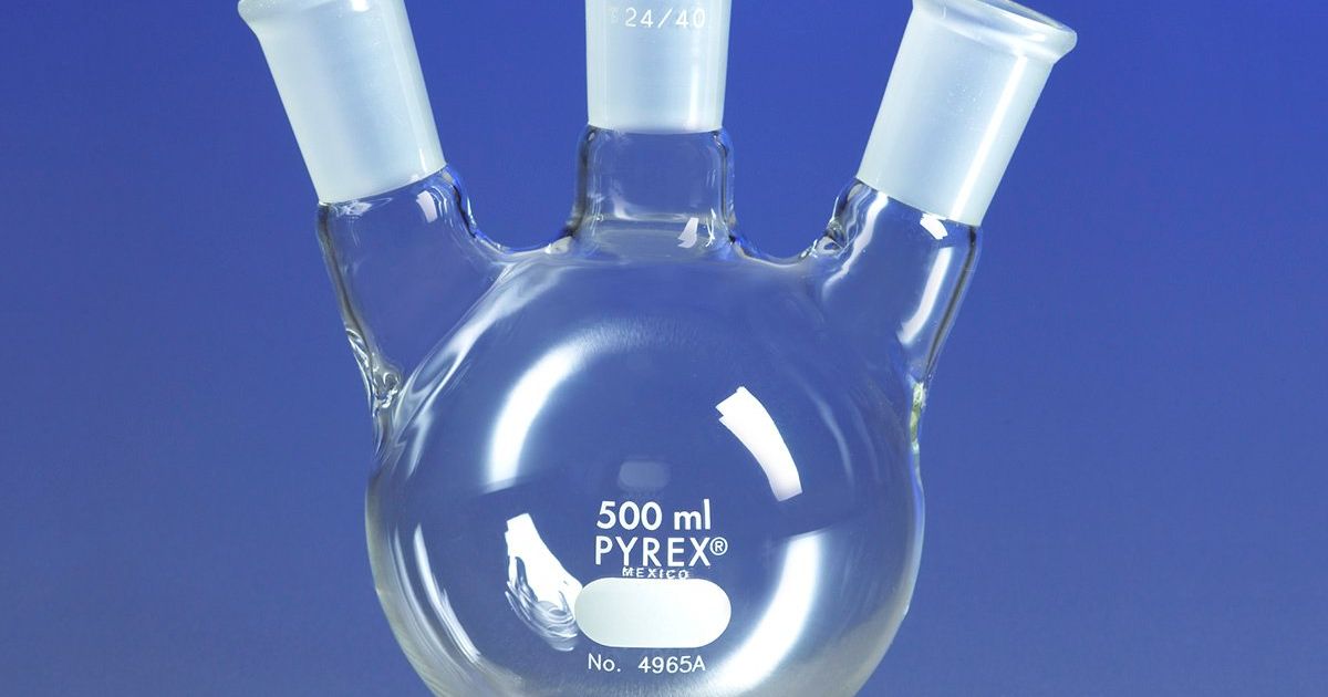 PYREX® 500 mL Three Neck Distilling Flask with 24/40 Center Vertical ...