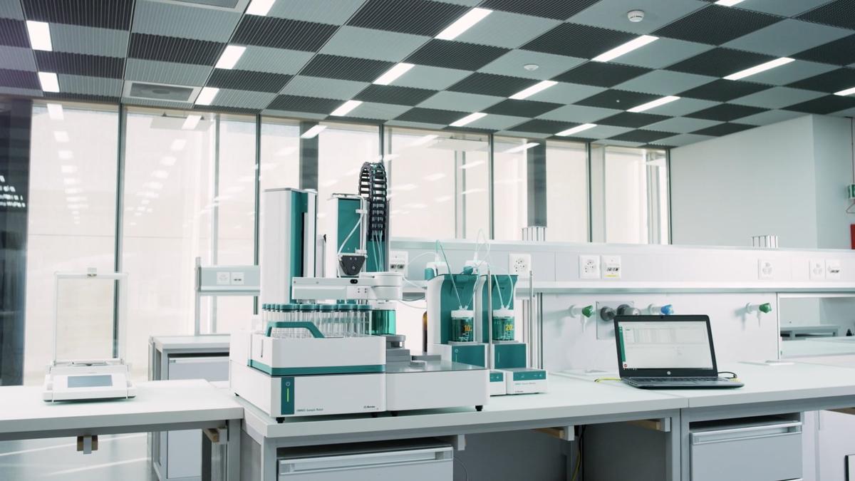 Automated water content analysis with the OMNIS Sample Robot