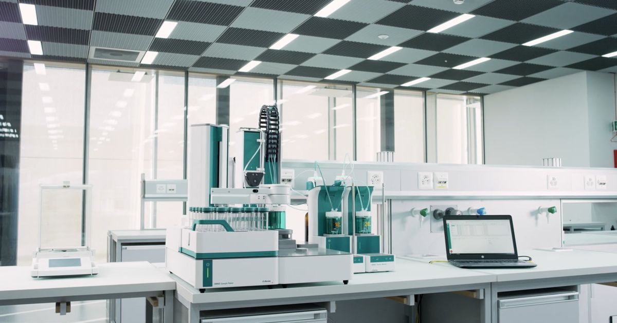 Automated water content analysis with the OMNIS Sample Robot