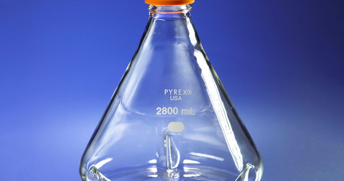 PYREX® 2800 mL Fernbach-Style Culture Flask with Baffles and GL45 Screw Cap