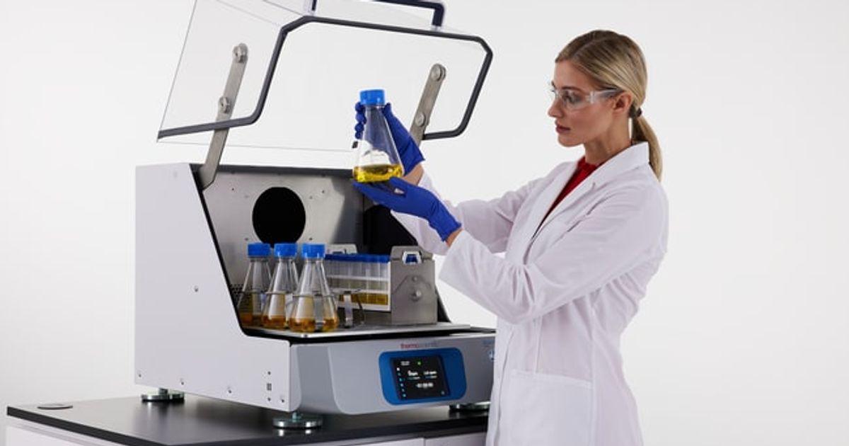 Thermo Scientific™ Solaris™ 4000 I Large Incubated Benchtop Orbital Shaker