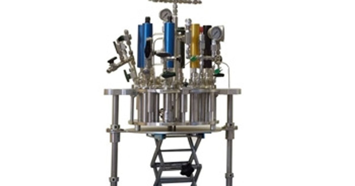 Flexible device for screening chemical reactions under high pressure