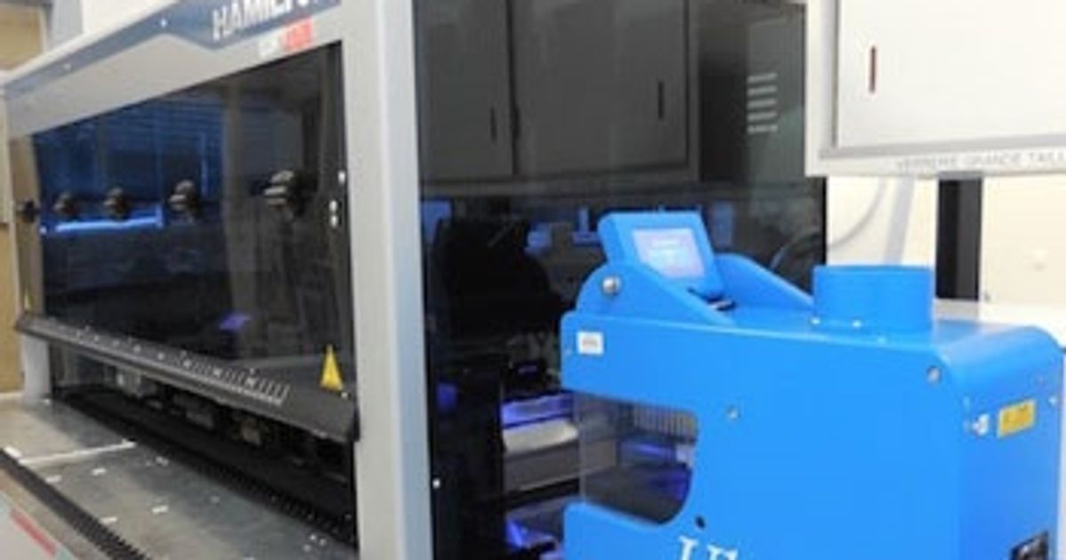 Integrating microplate evaporators with liquid handling robots