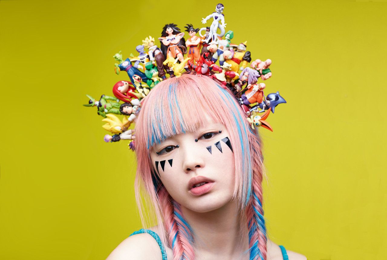 This Week in Pictures: Warrior Thumbs, Pink Hair, and Lenin's Mausoleum ...