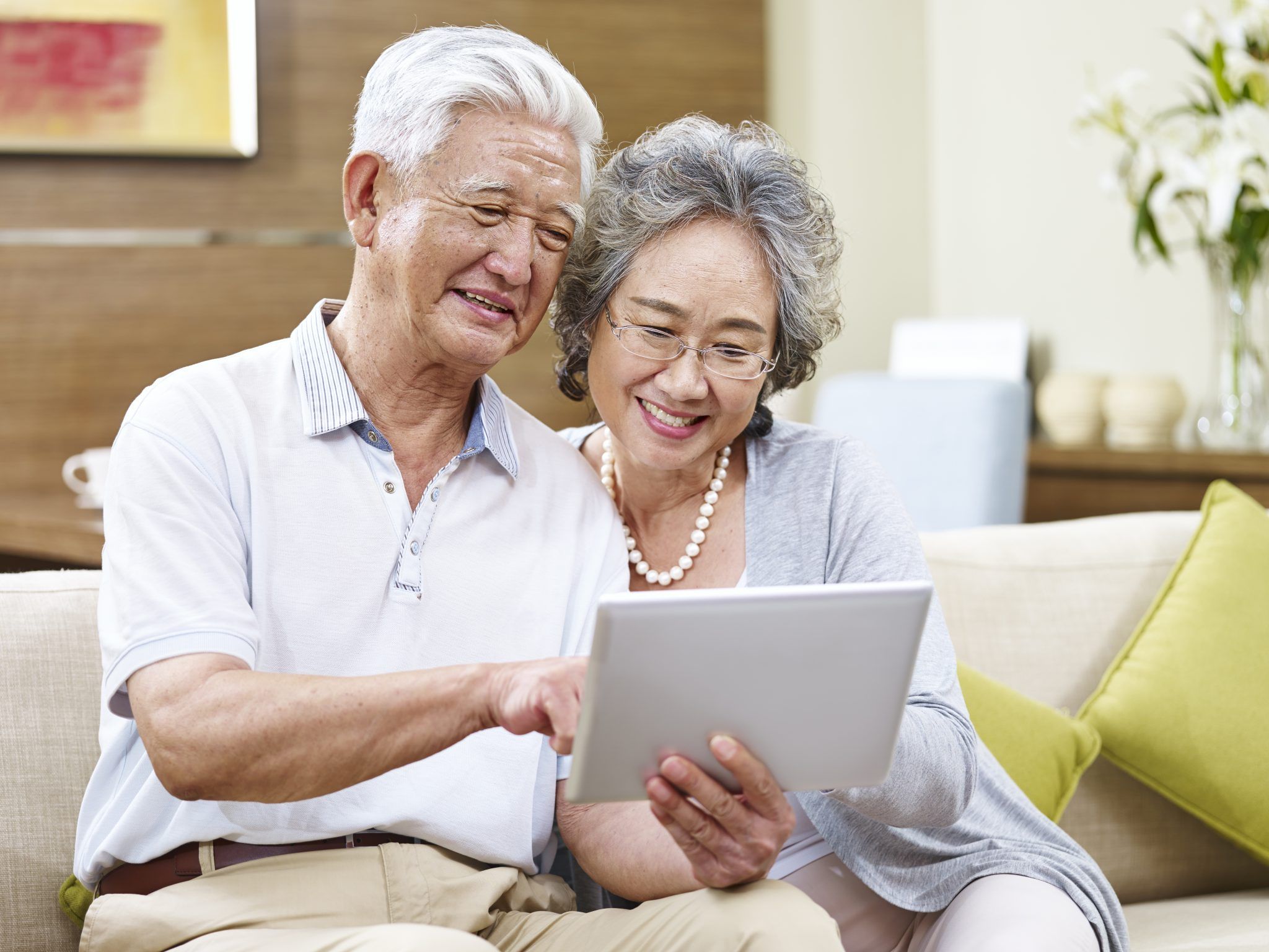 Chinese Whispers: WeChat Is an "Aging" Social Media App | Jing Daily