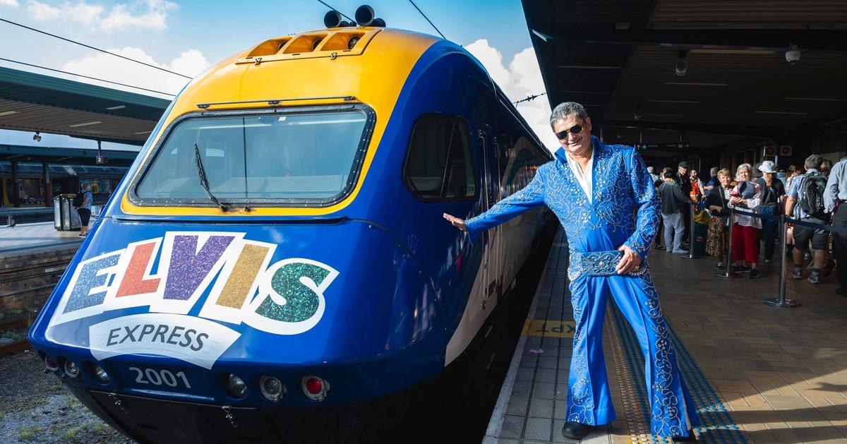 All aboard! NSW TrainLink Elvis Express leaves the station ...