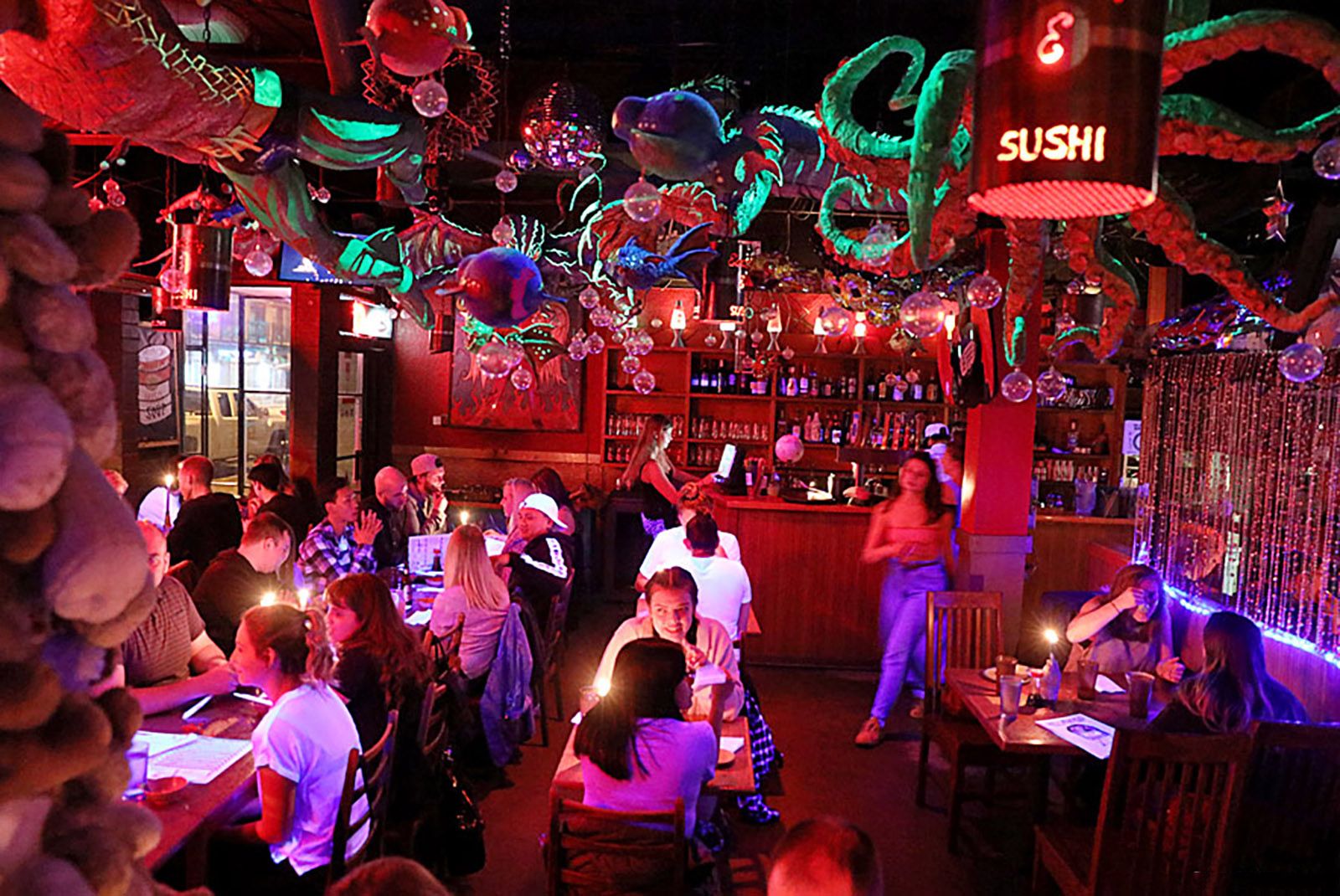 Check Out These Unique Vancouver Bars and Restaurants With a Twist ...