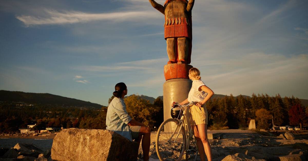 Squamish Nation Welcome Figure - Ambleside Park | Destination Vancouver
