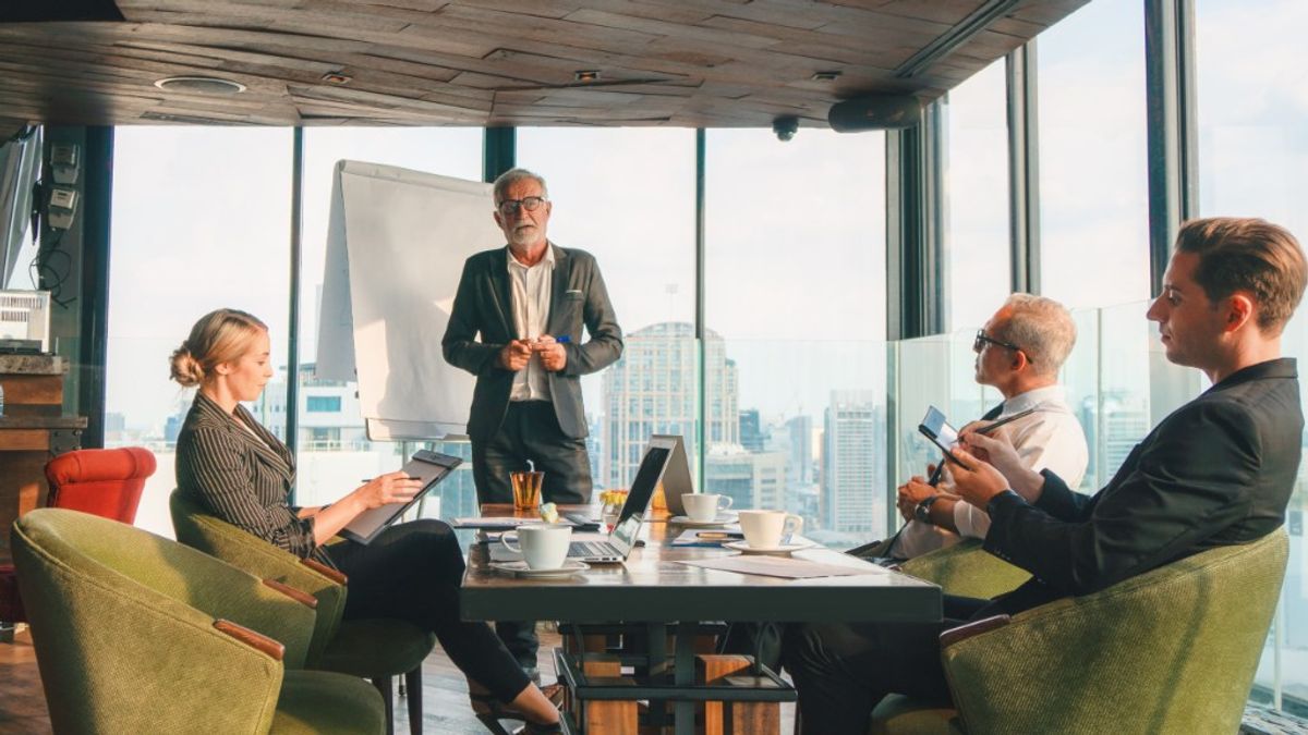 Cio Vs Cto Key Differences In Roles And Responsibilities Disruptive