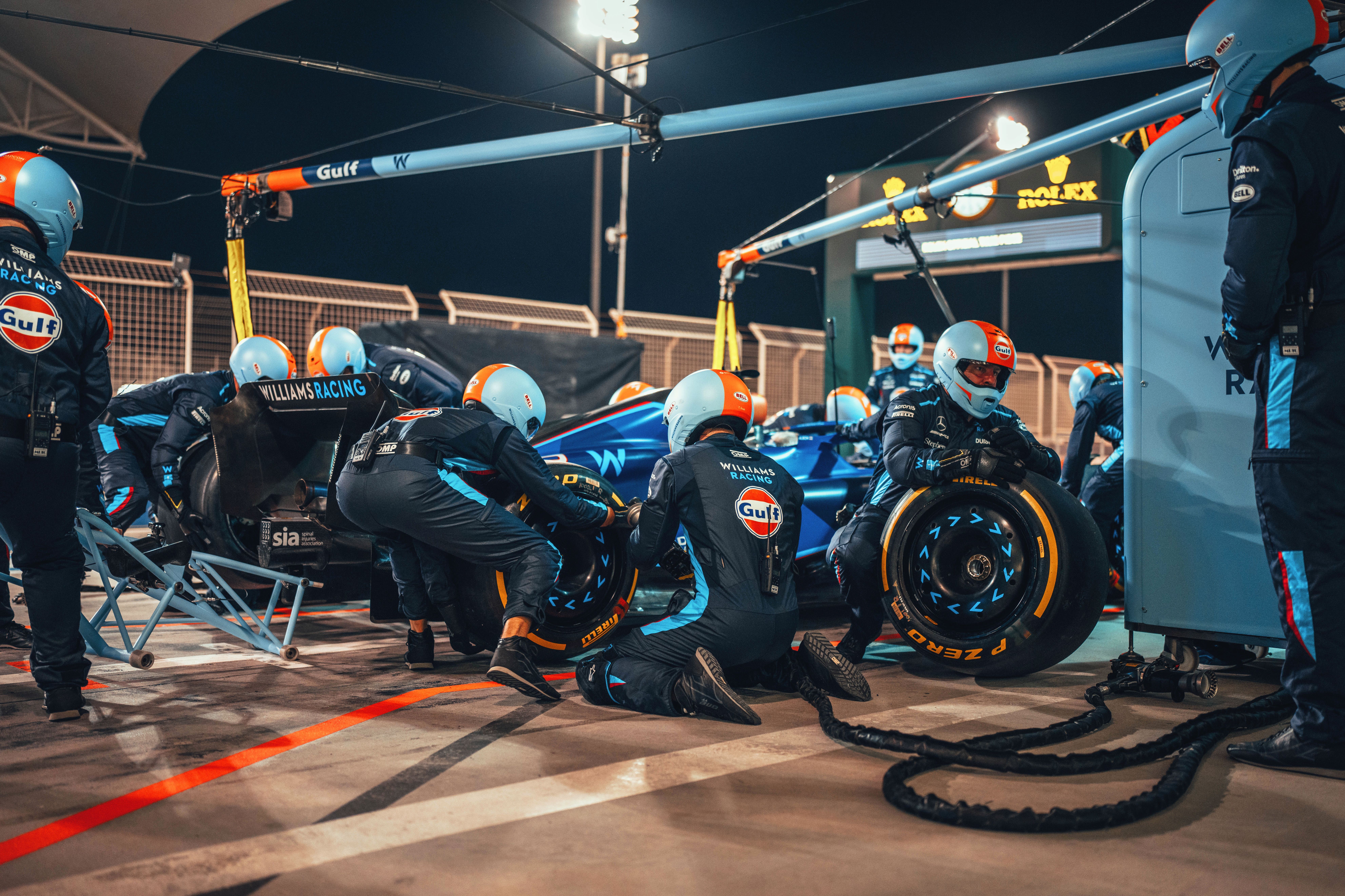 In Photos: Logan takes us through to sunset on Day One | Williams Racing