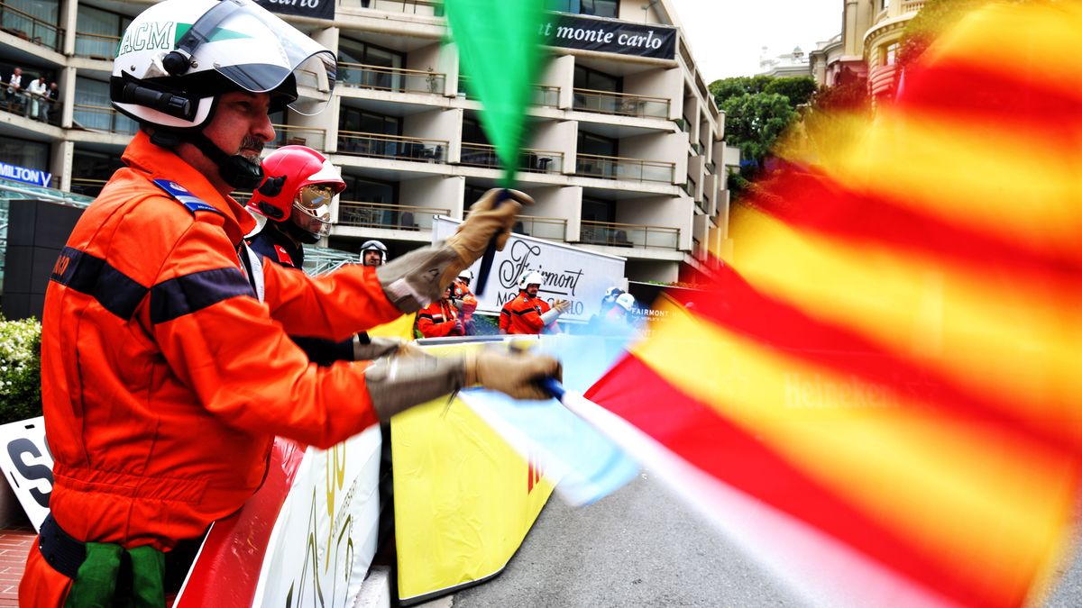 A Beginner's Guide to... The Flags of Formula 1 | Atlassian Williams F1 ...
