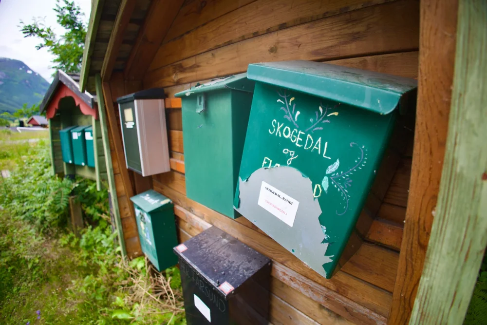 Slik melder du flytting og bestiller nytt postkasseskilt