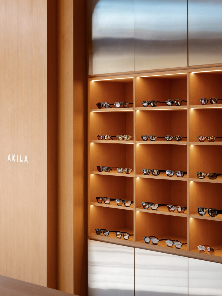 Akila: Los Angeles →