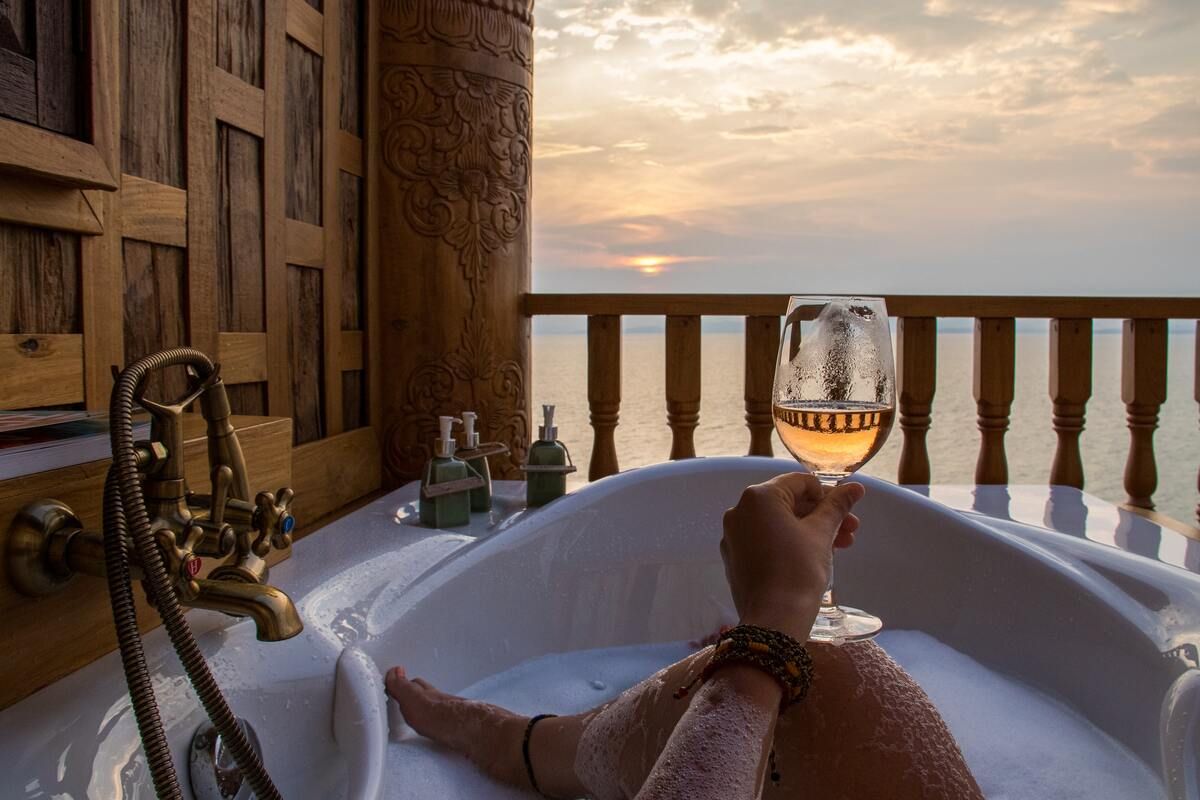 Romantic lodges with hot tubs | Lodges with Hot Tubs