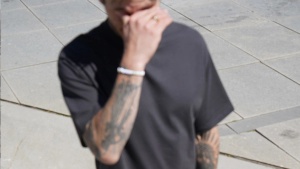 5 ways to style your box fit t-shirt - bareen