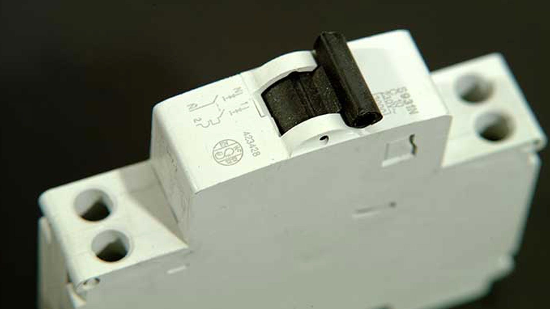 Marking & Welding of electric components: metal and plastic