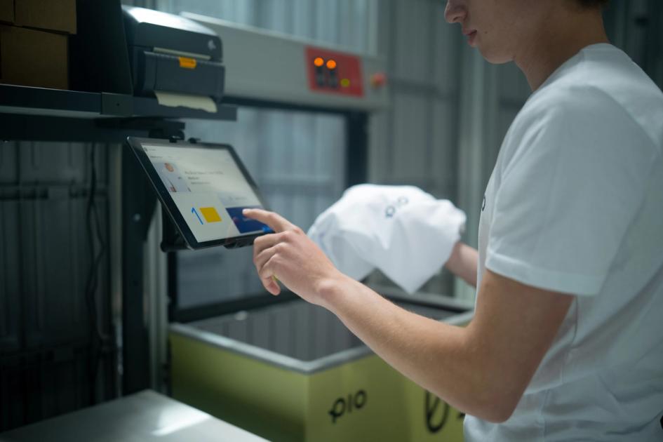 Pros & Cons: Common Warehouse Automation Solutions