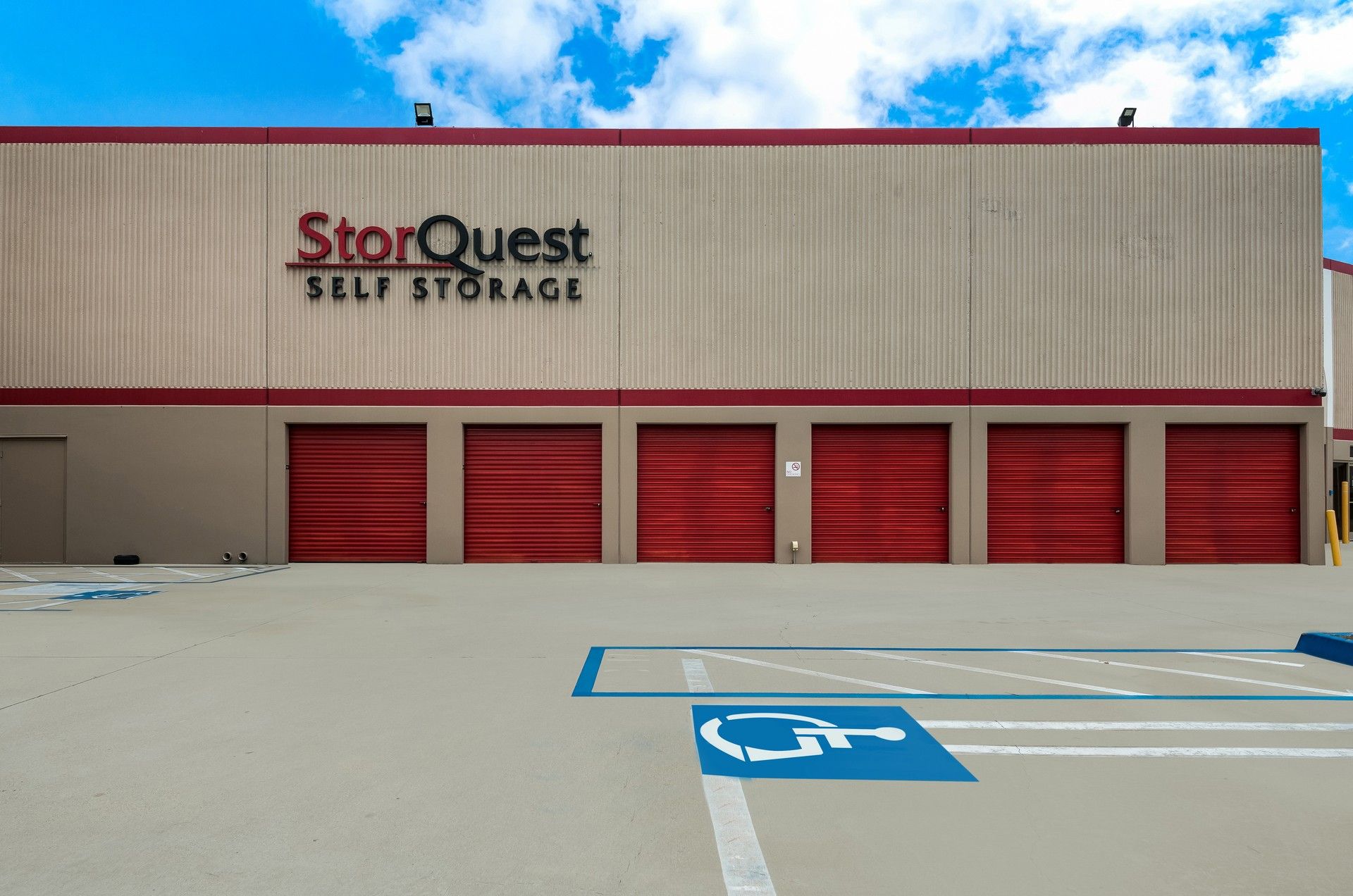 Self Storage Units in Torrance, CA at 20428 Earl St | StorQuest