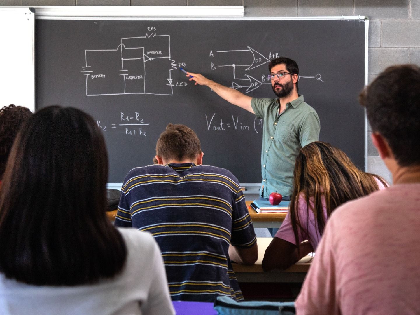 Career Profile: Become a High School Physics Teacher | American ...