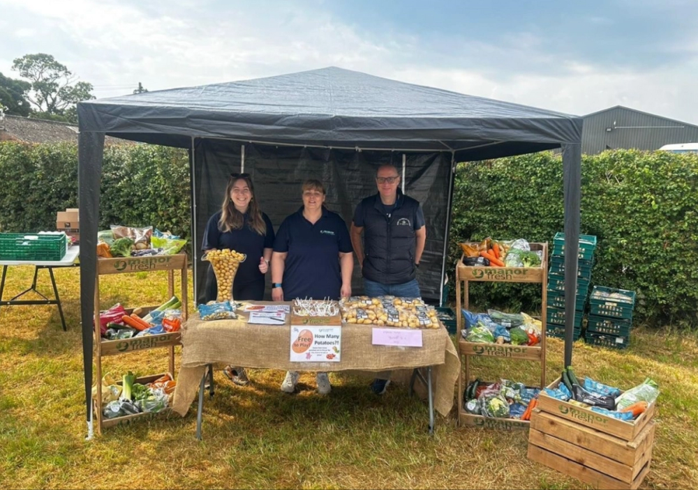 People | Manor Fresh