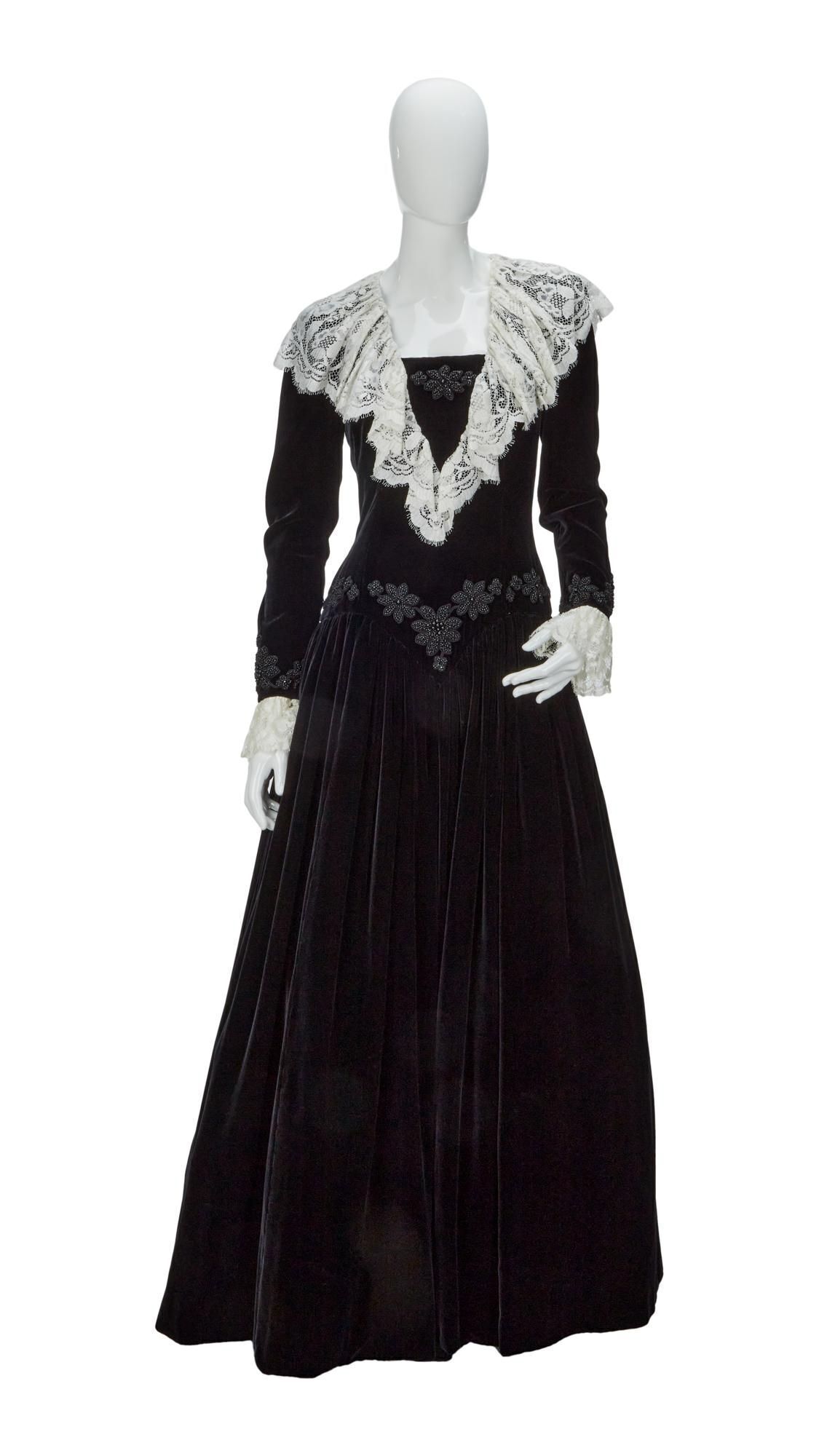 Top 5 Dresses in Princess Diana's Elegance & A Royal Collection