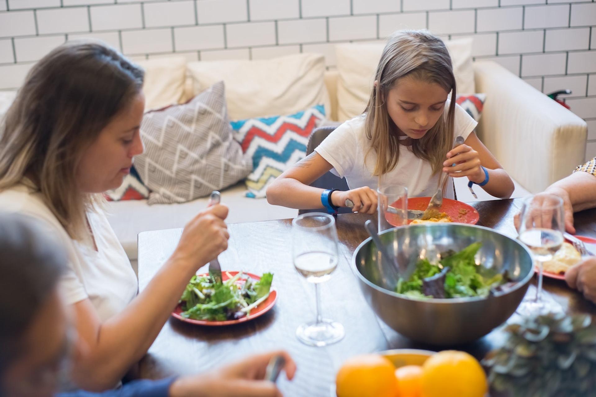 Eating Disorder Meal Support: 11 Tips to Make Mealtimes Easier