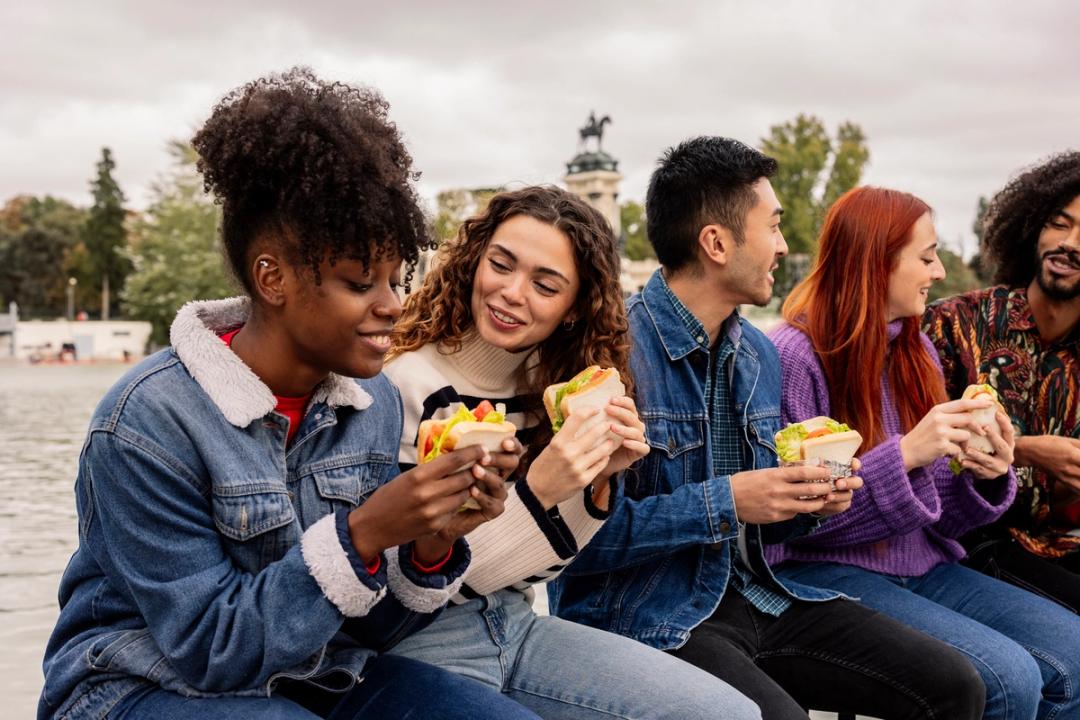 Eating Disorder Meal Support: 11 Tips to Make Mealtimes Easier
