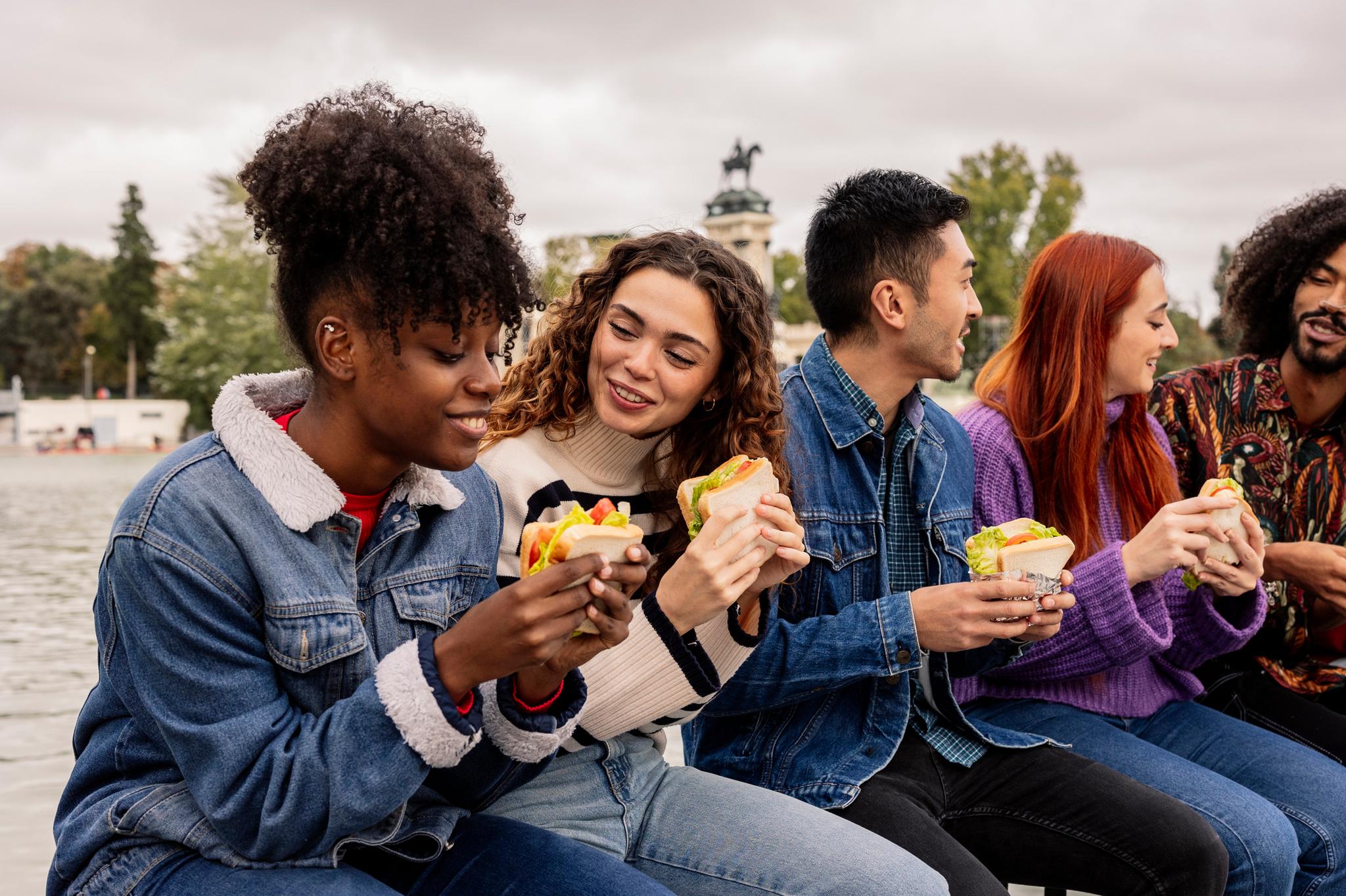Eating Disorder Meal Support: 11 Tips to Make Mealtimes Easier