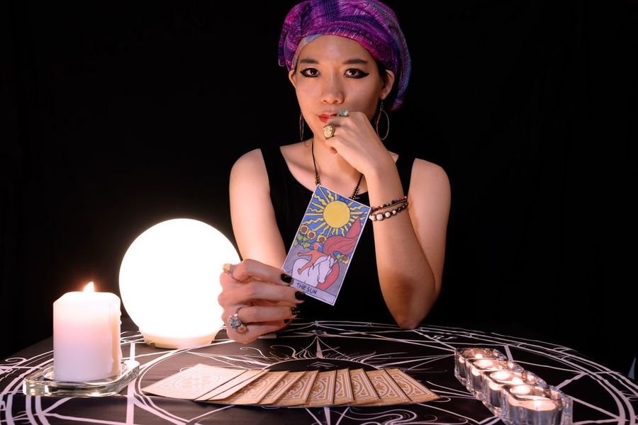 Difference Between Psychic and Medium | Trusted Psychics