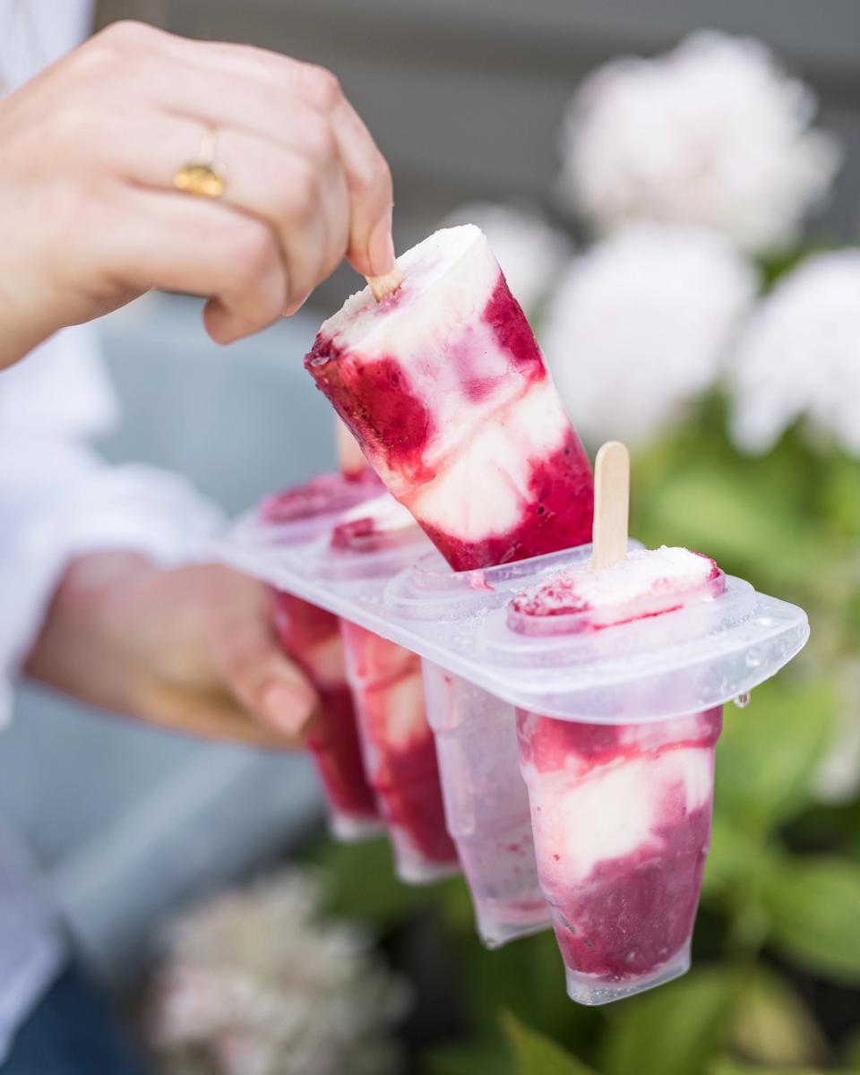 Plum Swirl Popsicles – Queen Garnet – Australia’s own antioxidant superfood