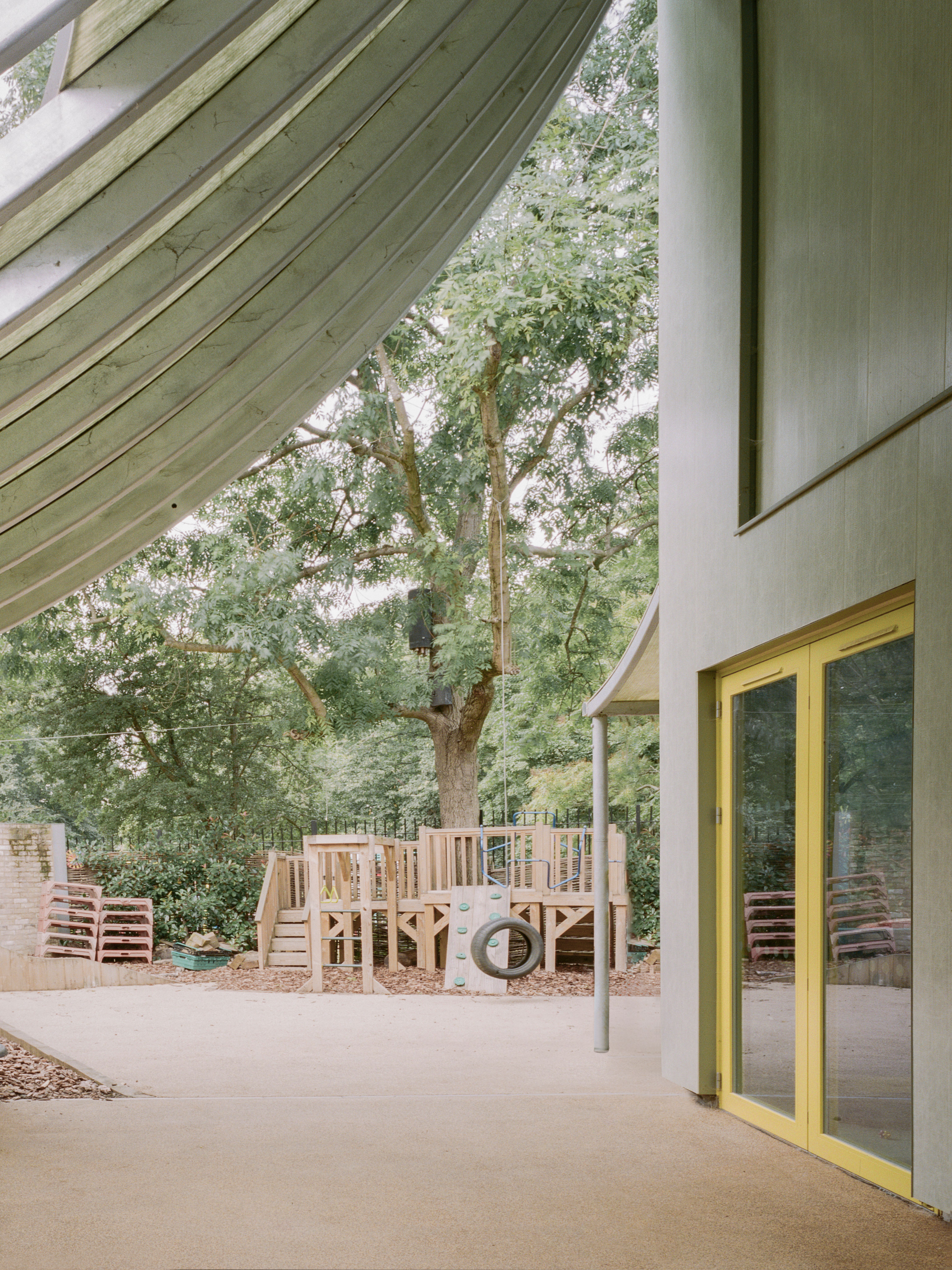 090, Nursery building with three canopies – Dyvik Kahlen Architects