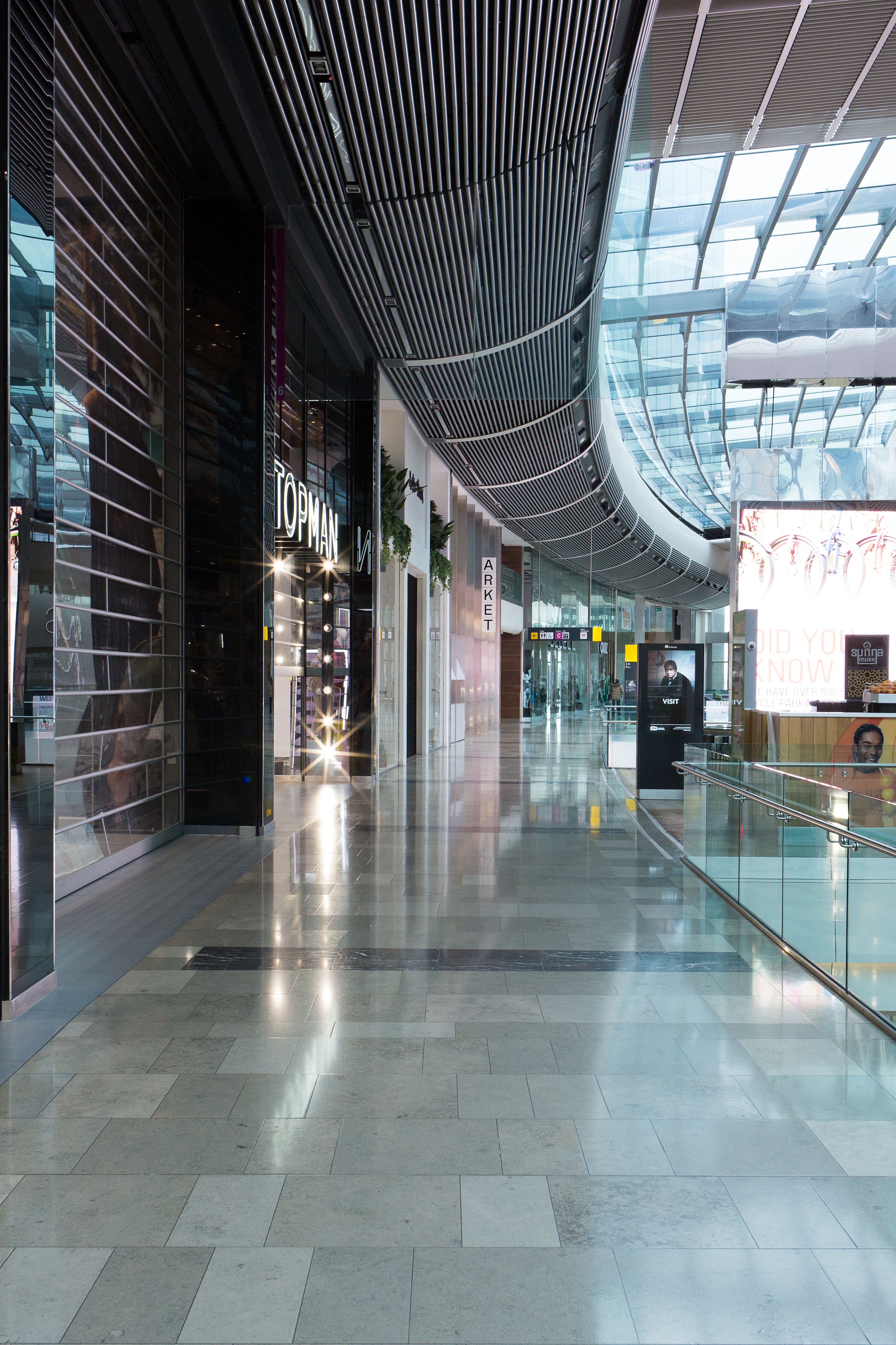 097, Shopfront for Arket – Dyvik Kahlen Architects