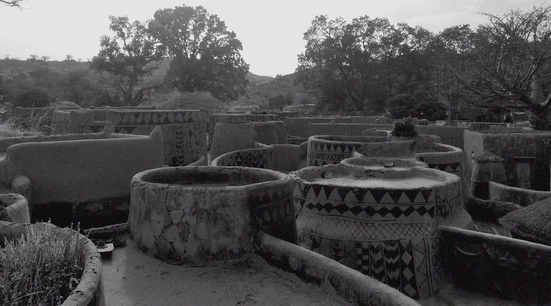 KASSENA TABLE BLK/I – Les Atelier Courbet