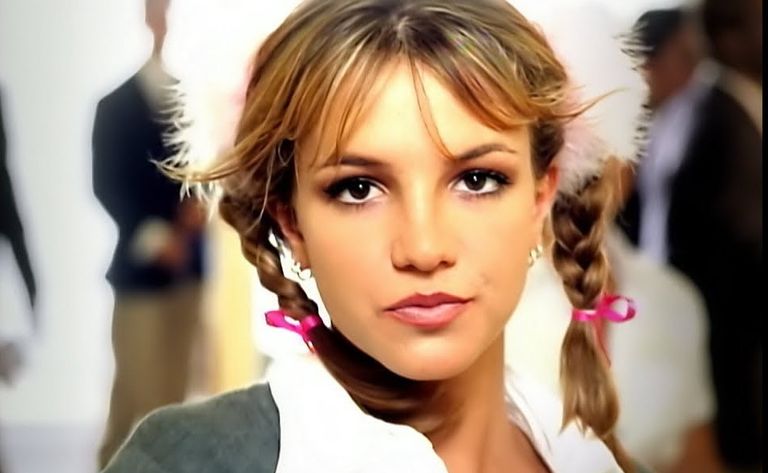 Britney Spears at 40, Botox of Fillers? | Glowday