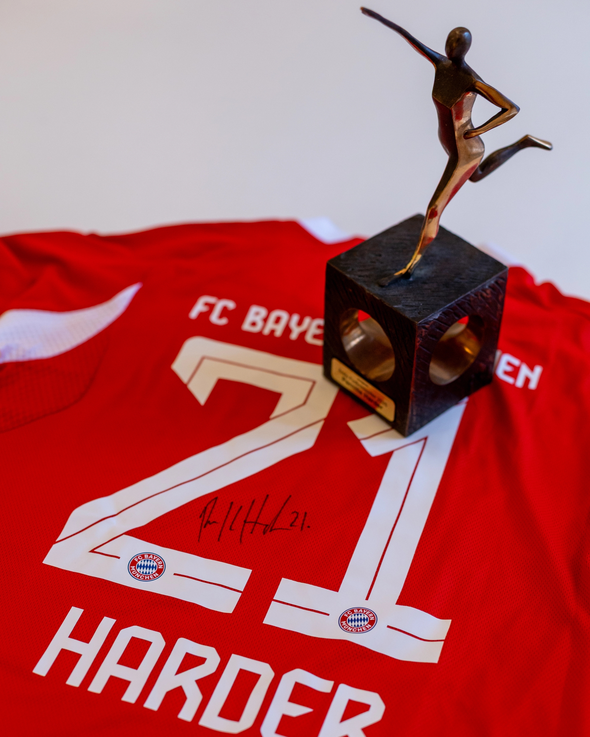 Pernille Harder er Årets Fodboldspiller 2025 | SPFO