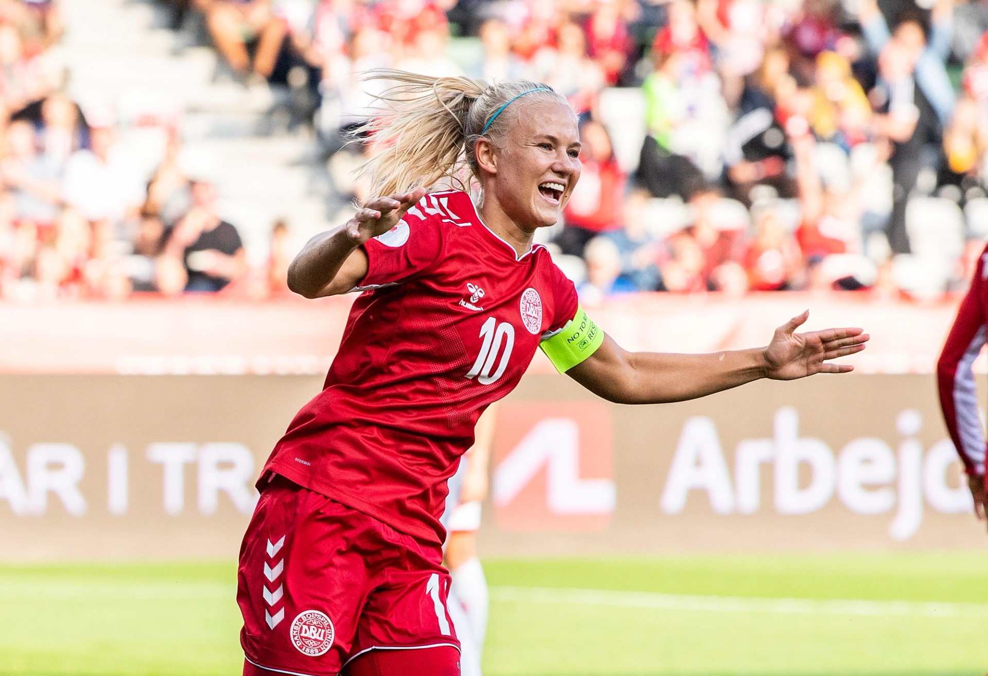 Pernille Harder er Årets Kvindelige Fodboldspiller 2019 | SPFO