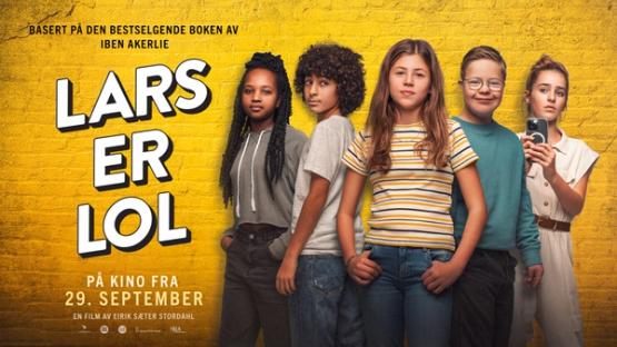 Boka blir film - se traileren for sjarmbomben "Lars er LOL" - Filmweb