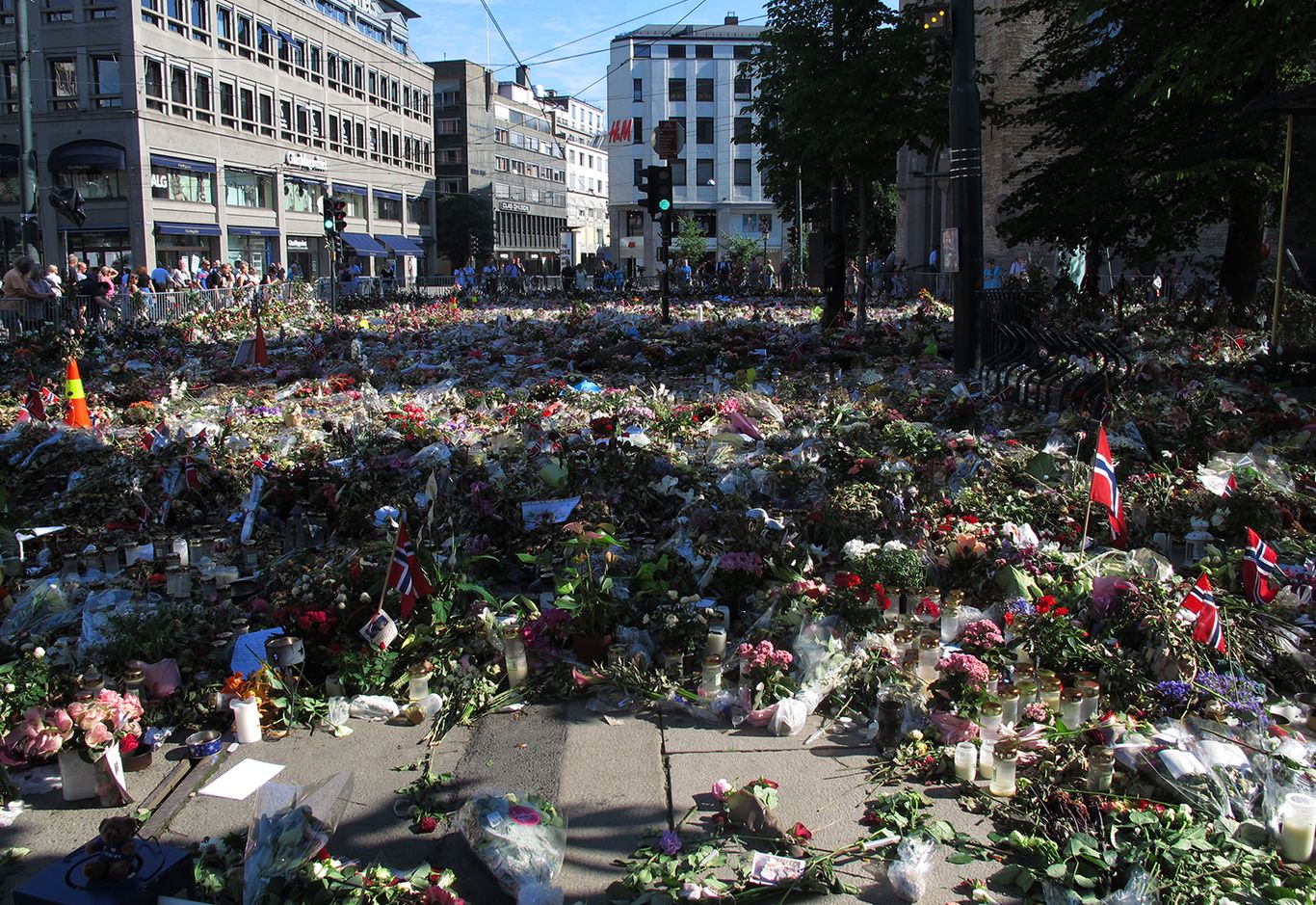 Hva skjedde 22. juli, og hvorfor er det viktig å snakke om? — Ung.no