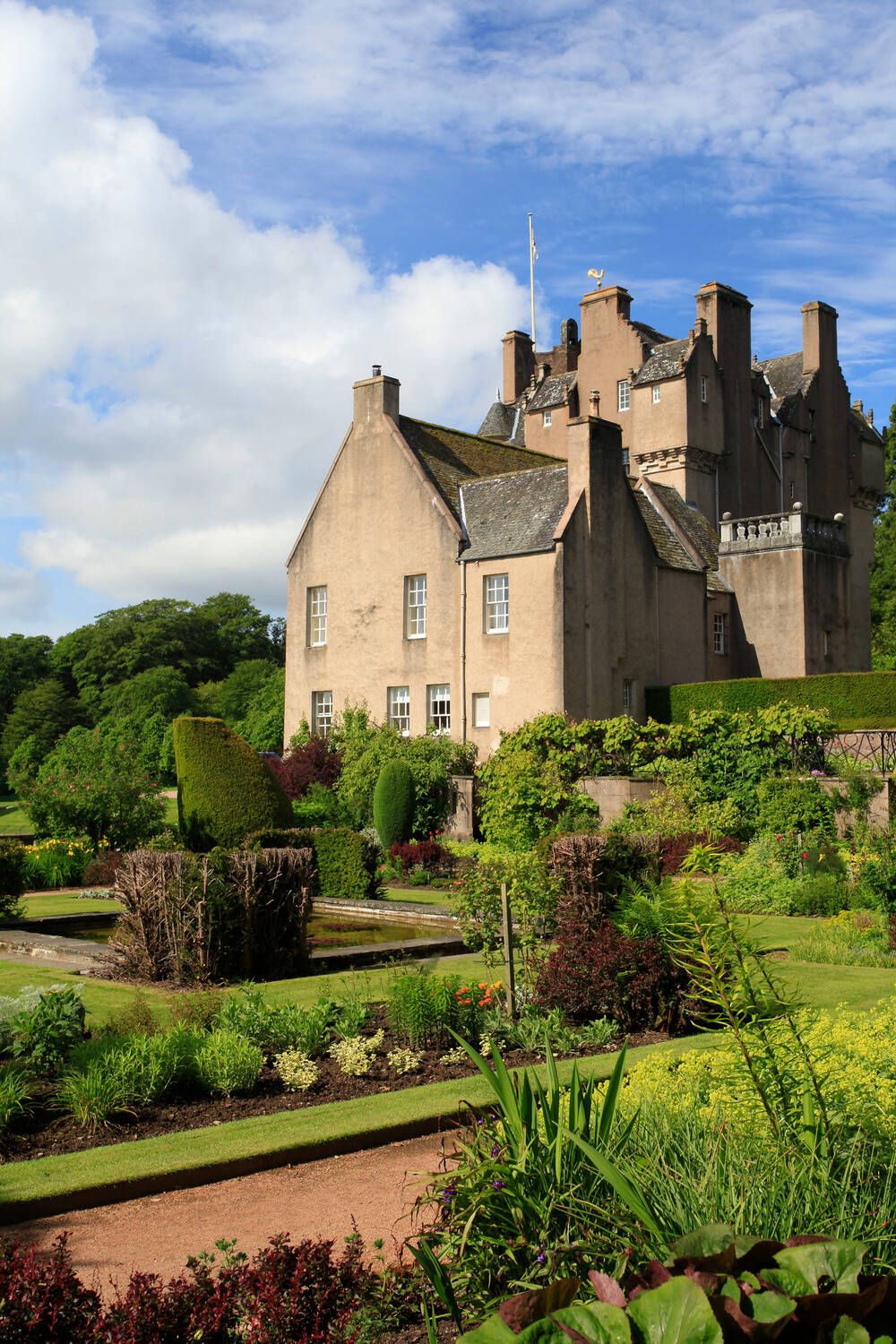 Crathes Castle - VisitSeeDo