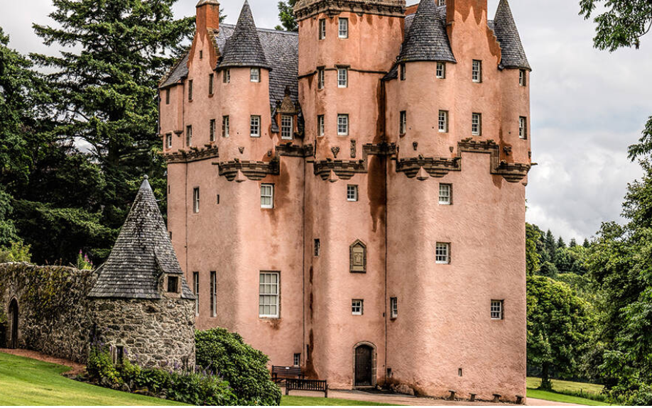 Craigievar Castle - VisitSeeDo