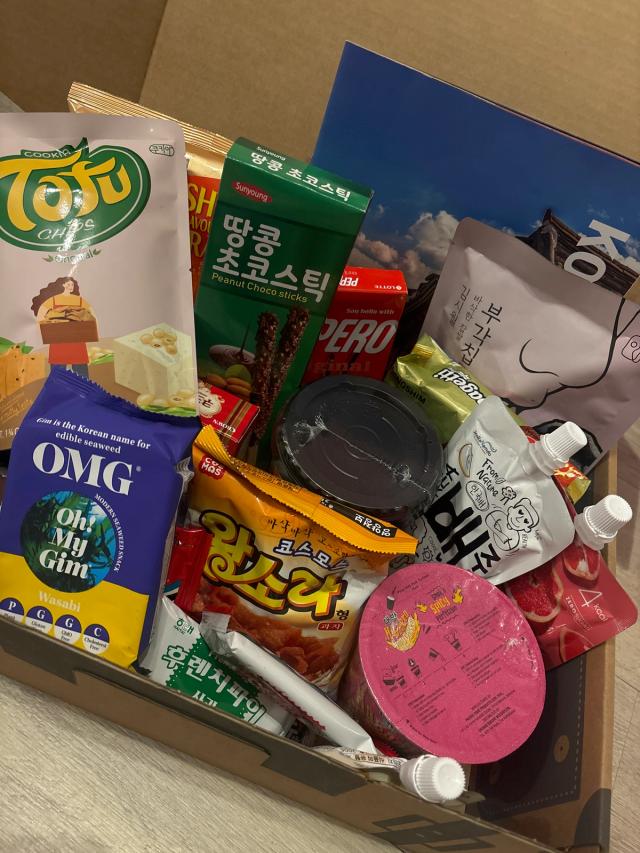 momogo - Korea Surprise Snack box