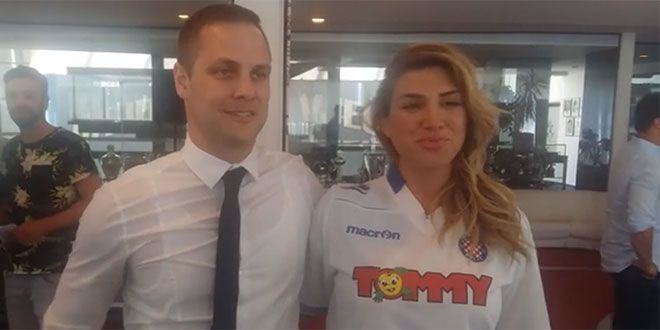 Ivan Kos darovao dres Mirti Šurjak, budućoj predsjednici ŽNK Marjan ...
