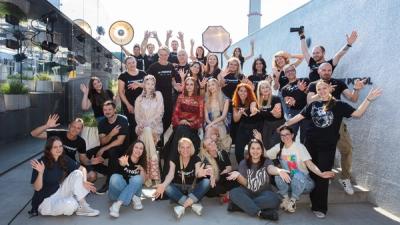 Dva lica modne fotografije: Glamur pred kamerom, ozbiljan rad u ...