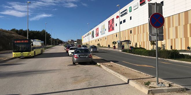 Nastavlja se igra živaca kod City Centera one, prometni redari će svaki ...