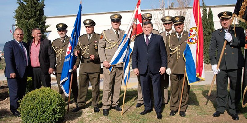 U Svetom Kaju otkriven spomenik prvom solinskom palom branitelju Nenadu ...