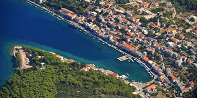 DALMATINSKE LUKE Povlja - malo mjesto okruženo brojnim uvalama ...