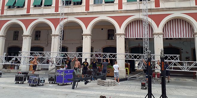 Počelo postavljanje pozornice za Splitski festival | Dalmatinski Portal