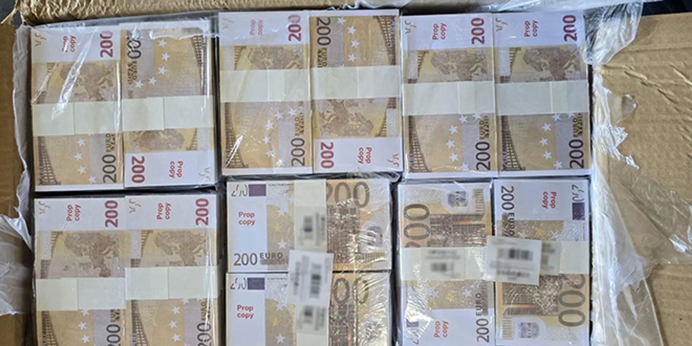 Pošiljke lažnog novca stizale iz Kine, 18 zemalja udružilo snage u ...